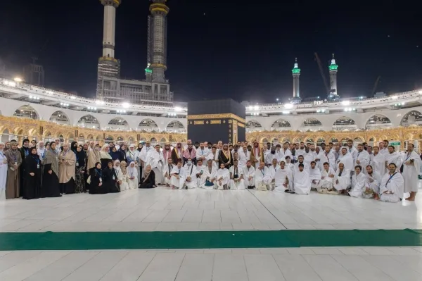 100 New Muslims Perform Umrah First Time
